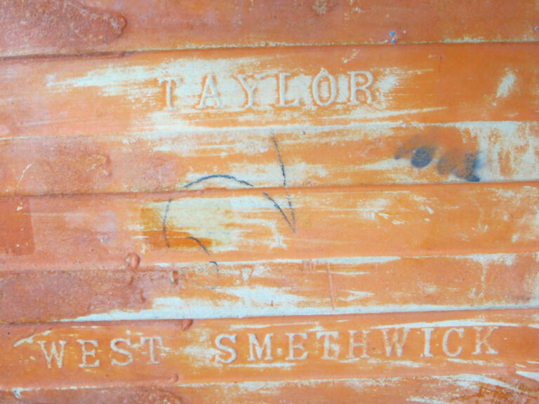 Marks And Labels - Ruskin Pottery